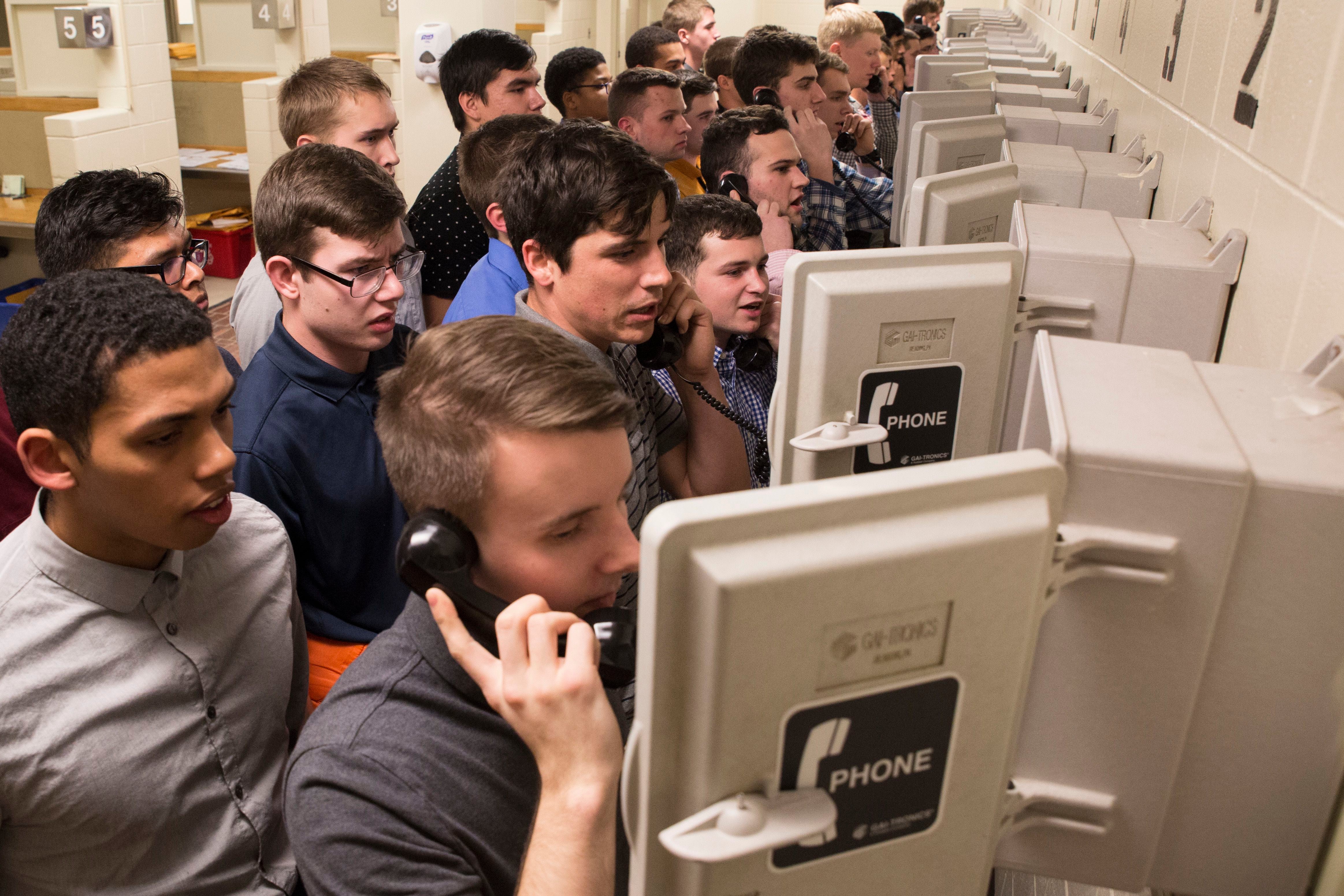 Do Marines Get Their Phones During Boot Camp? - PostureInfoHub