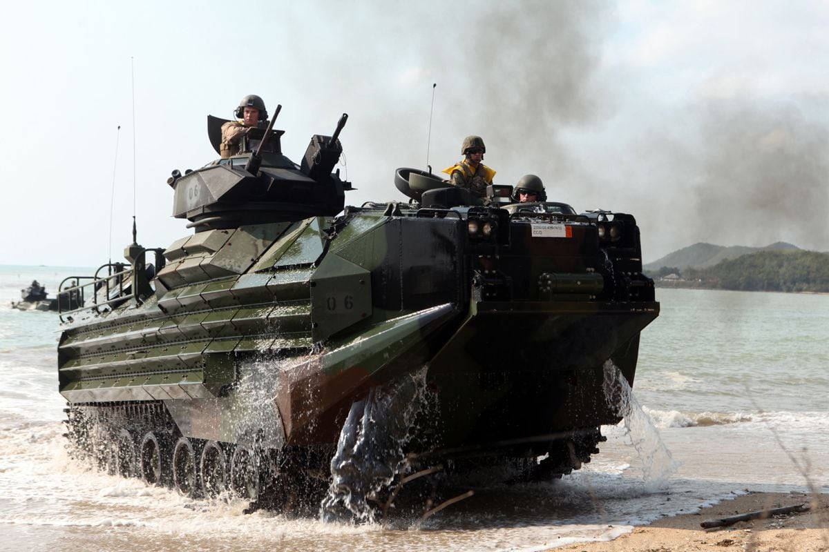 Military Amtrak Amphibious Assault Vehicle AAV7 Amphibious Assault