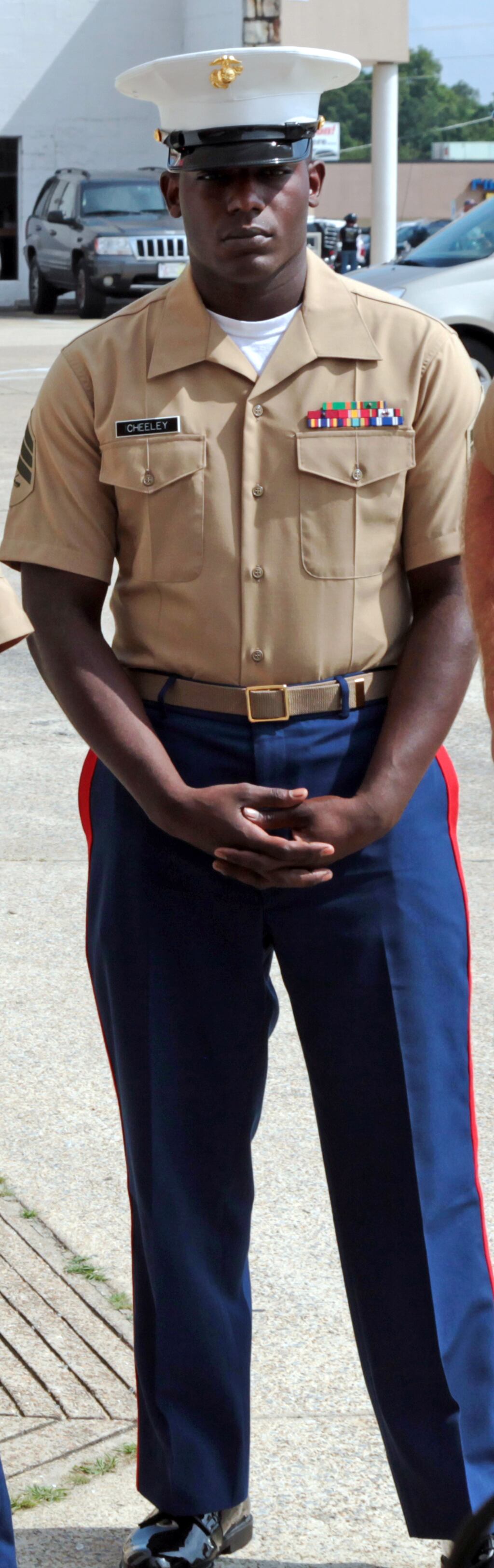 Chattanooga shooting investigation: Marine shielded his daughter from ...