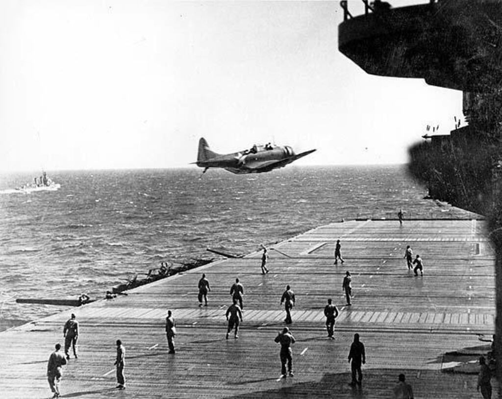 Marines and sailors practice fighting at sea using an 80-year-old ...